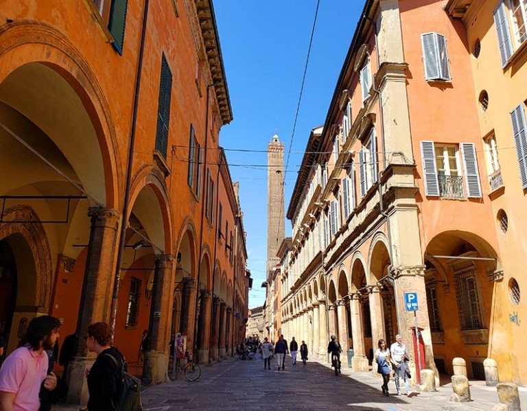 Roteiro em Bolonha: 10 atrações incríveis - Apure Guria